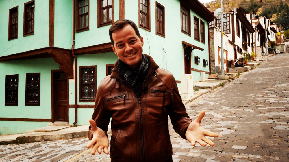 Alp Kırşan'la Bir Yolculuk Hikayesi İzle | puhutv